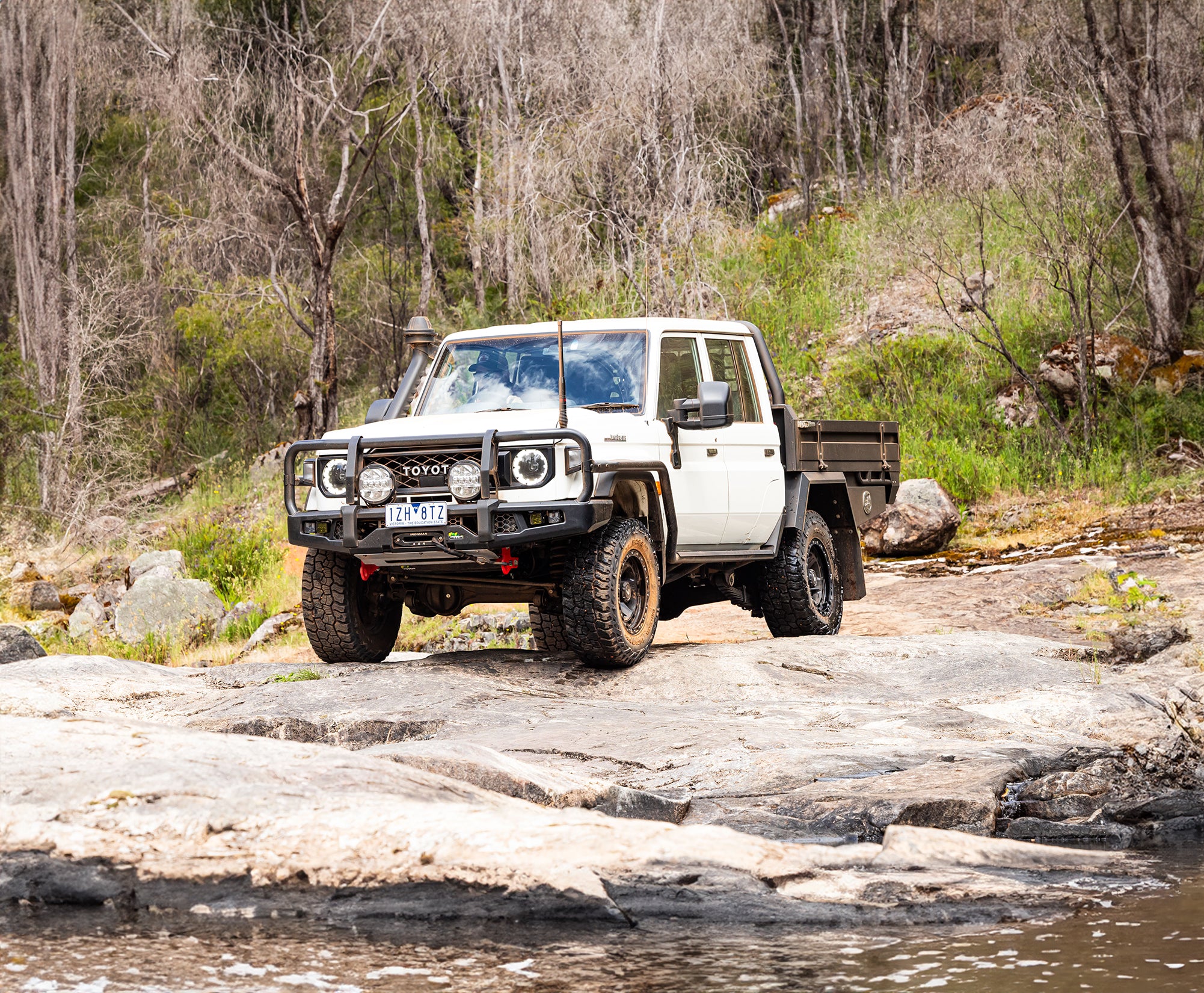 APEX Bull Bar for Toyota LandCruiser 76 & 78 Series with Light Kit ...