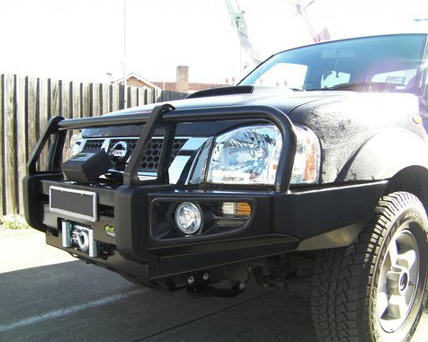 Deluxe Bull Bar for Nissan D40 Navara (2002-2015) – IRONMAN 4X4 Australia