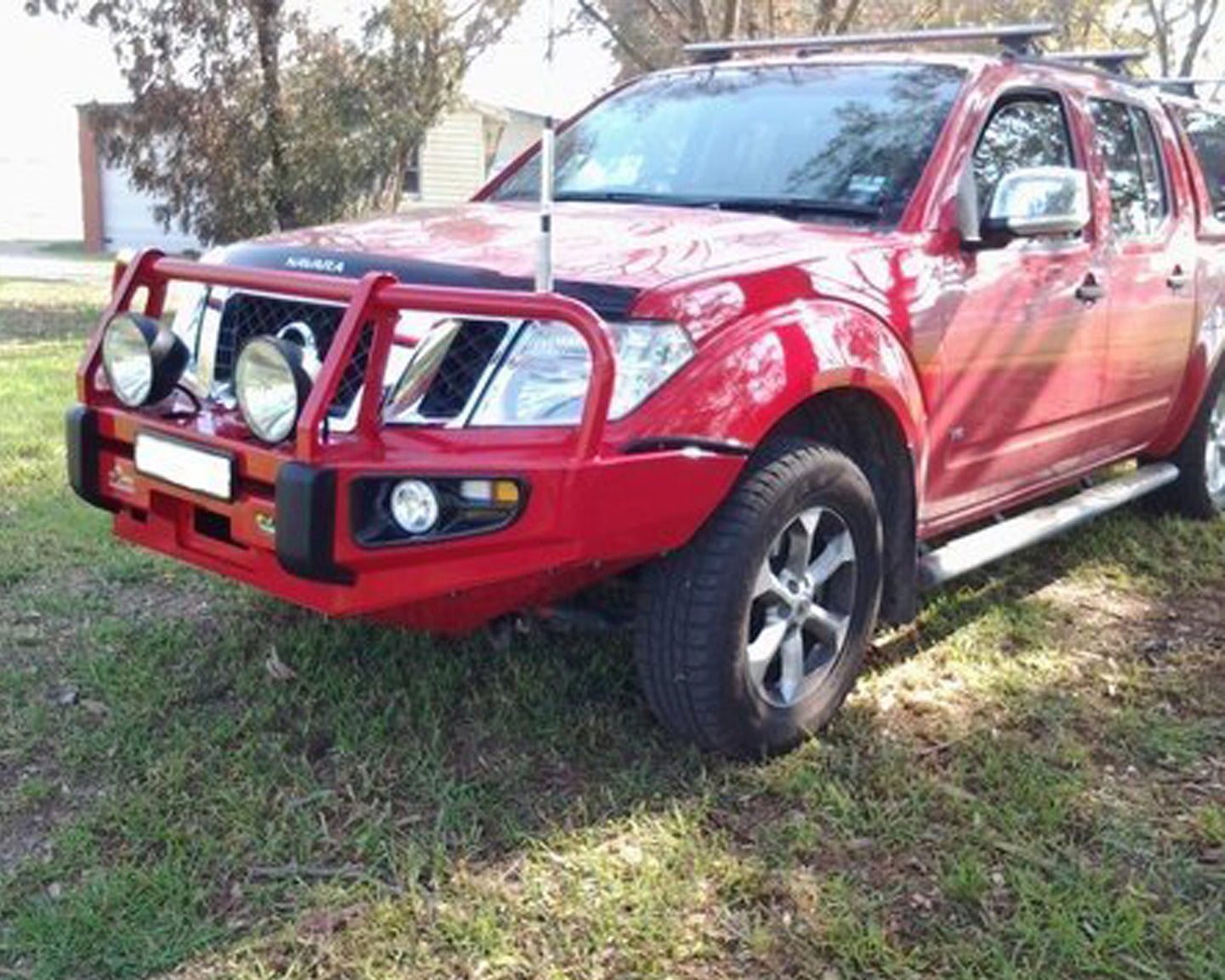 Deluxe Bull Bar for Nissan D40 Navara STX – IRONMAN 4X4 Australia