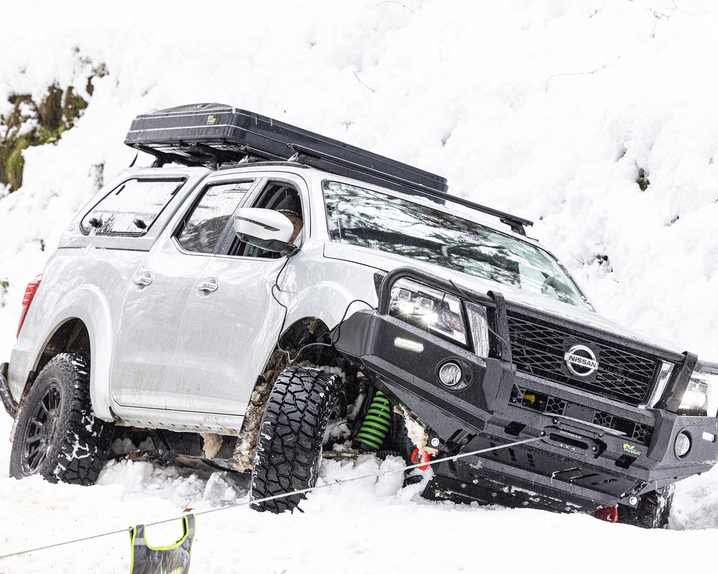 Deluxe Bull Bar for Nissan NP300 Navara, Series 5 (2021+) – IRONMAN 4X4 ...