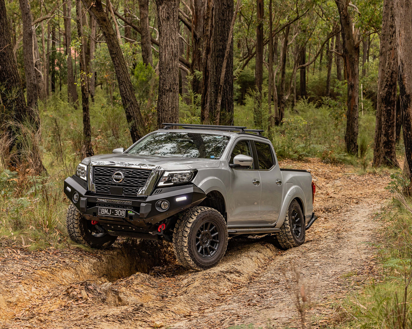 No-Loop Premium Bull Bar for Nissan NP300 Navara | Series 5 – IRONMAN ...