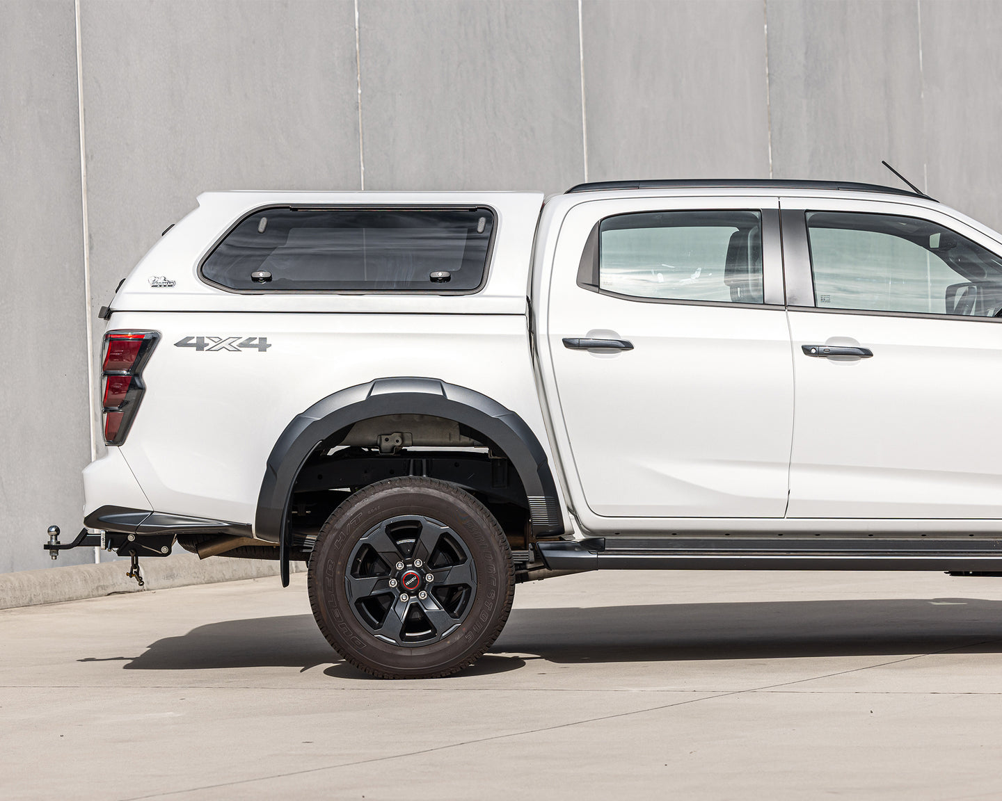 Pinnacle 2 Fibreglass Canopy (Pearl White) – IRONMAN 4X4 Australia