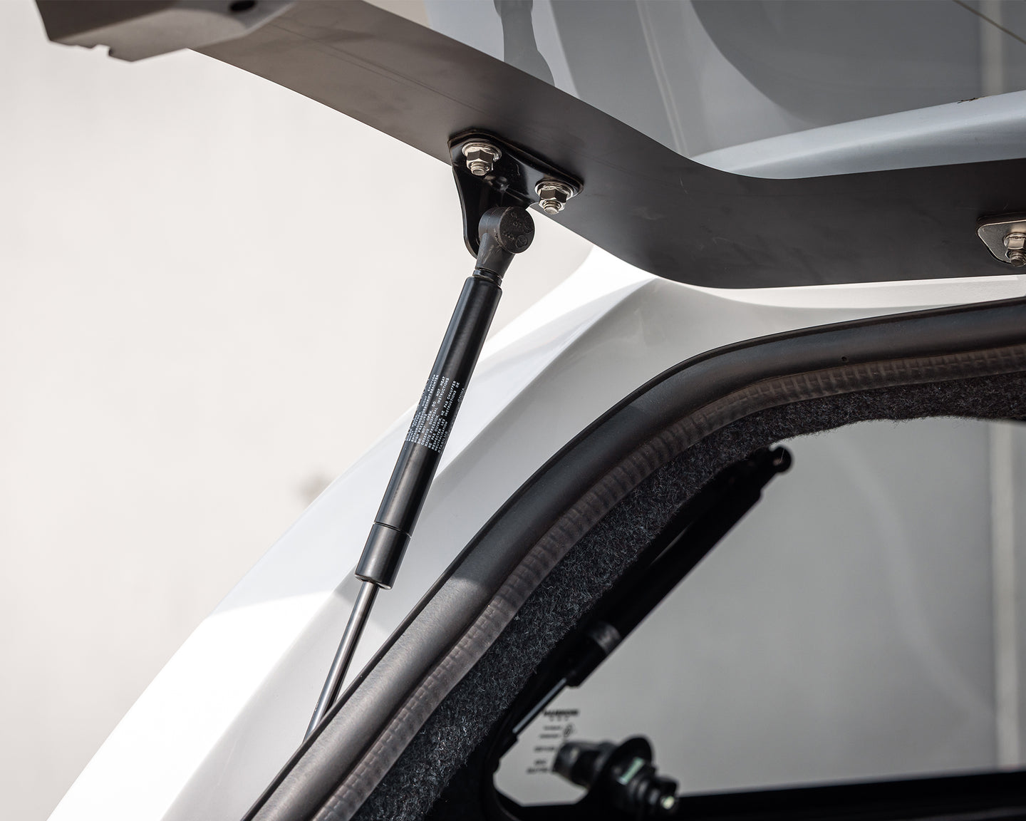 Pinnacle 2 Fibreglass Canopy (Pearl White) – IRONMAN 4X4 Australia