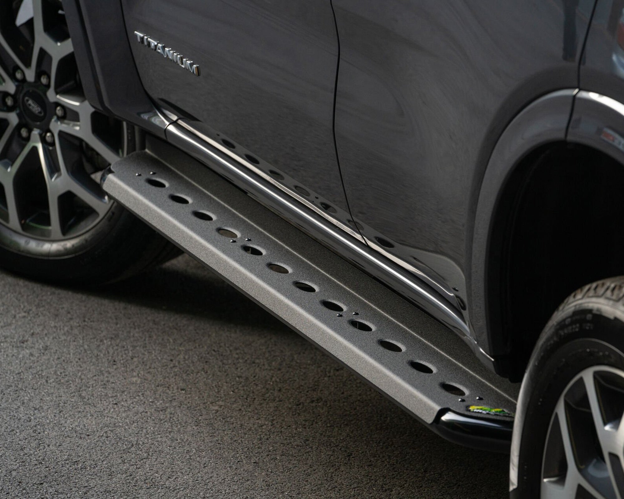 Steel 4x4 Side Steps for Isuzu D-Max 2019+ – IRONMAN 4X4 Australia