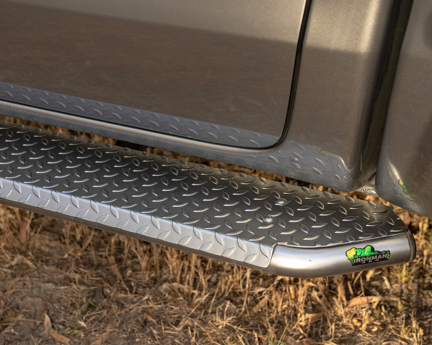 Steel 4x4 Side Steps & Rails for Nissan Navara D40 2005+ – IRONMAN 4X4 ...