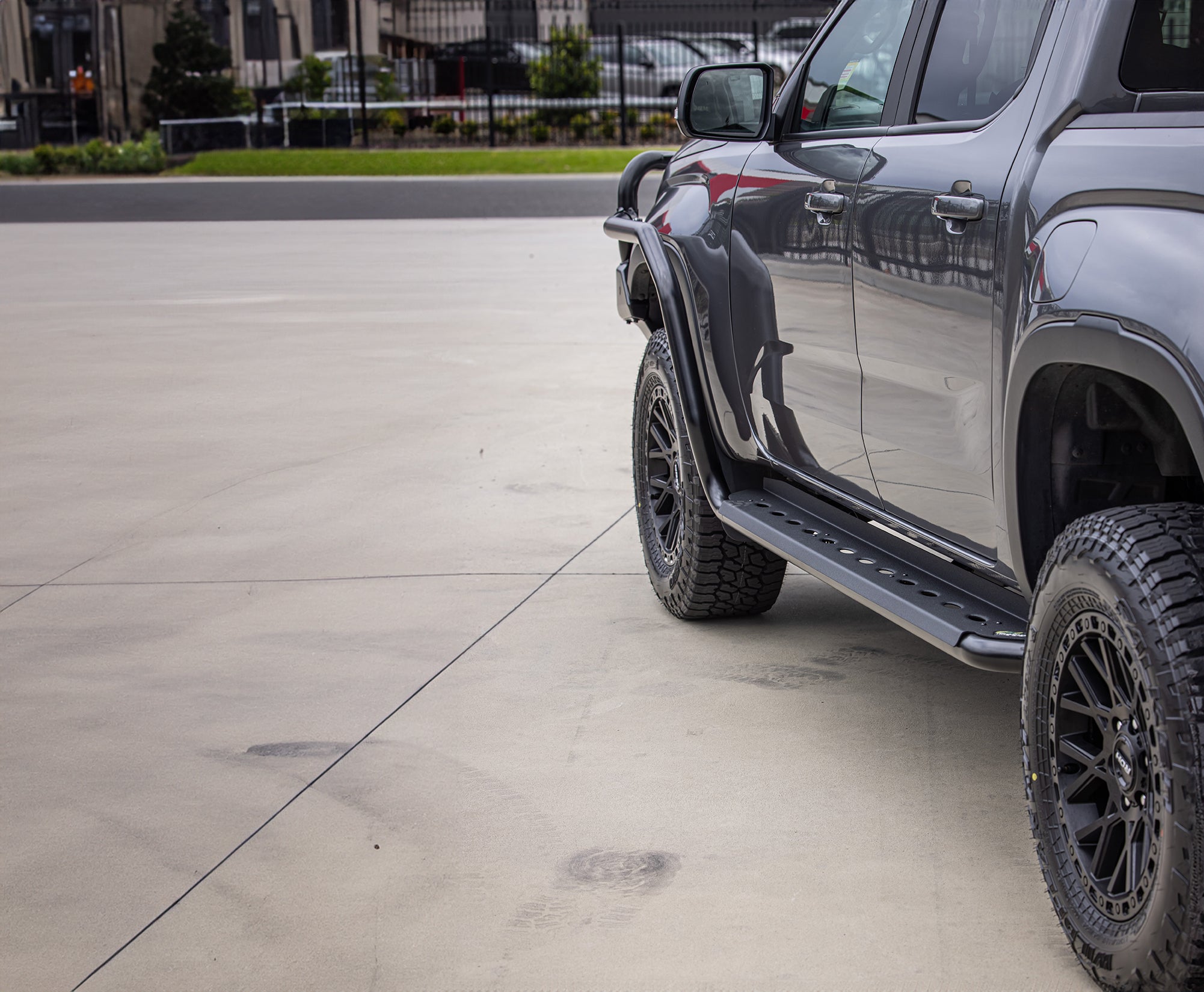 Steel 4x4 Side Steps & Rails for Volkswagen Amarok 2023+ – IRONMAN 4X4 ...