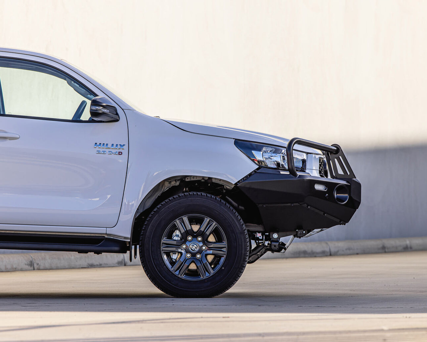 Deluxe Bull Bar for Toyota HiLux (2020+) – IRONMAN 4X4 Australia